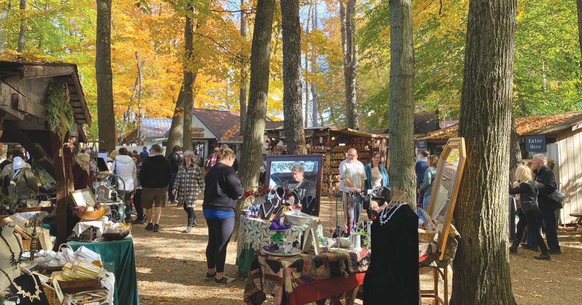 No. 1 Classic & Contemporary Craft Show - Old-Fashioned Christmas in ...